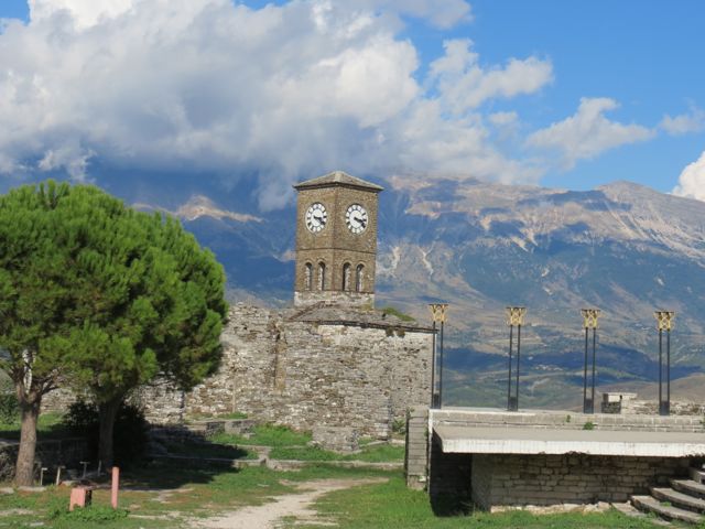 Girokastra: mais um troféu revelação na Albânia | Viagem e Turismo